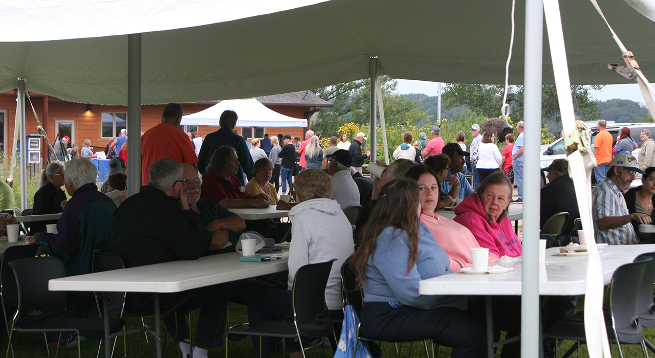 Bison Burger Feed Continues to Draw Big Crowds – TheSanbornPioneer