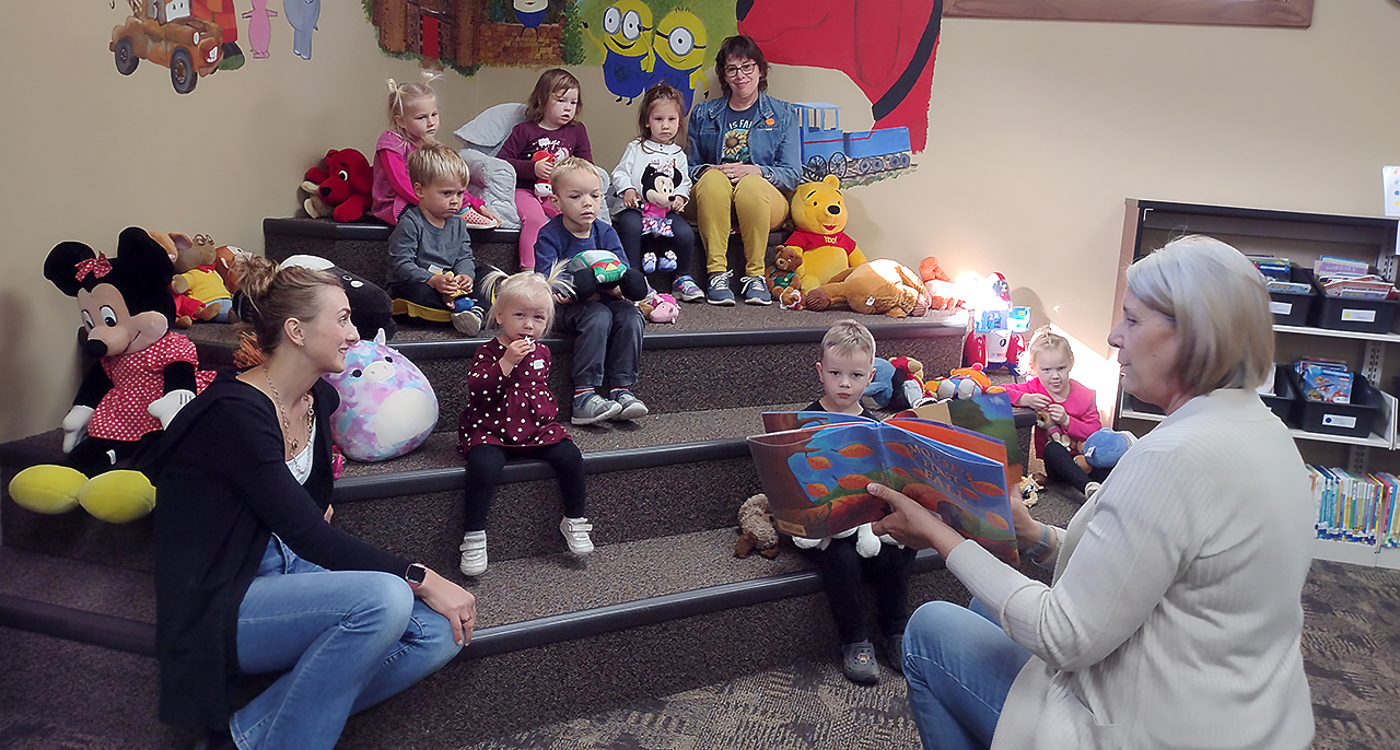 Library Story Hour celebrates fall – TheSanbornPioneer